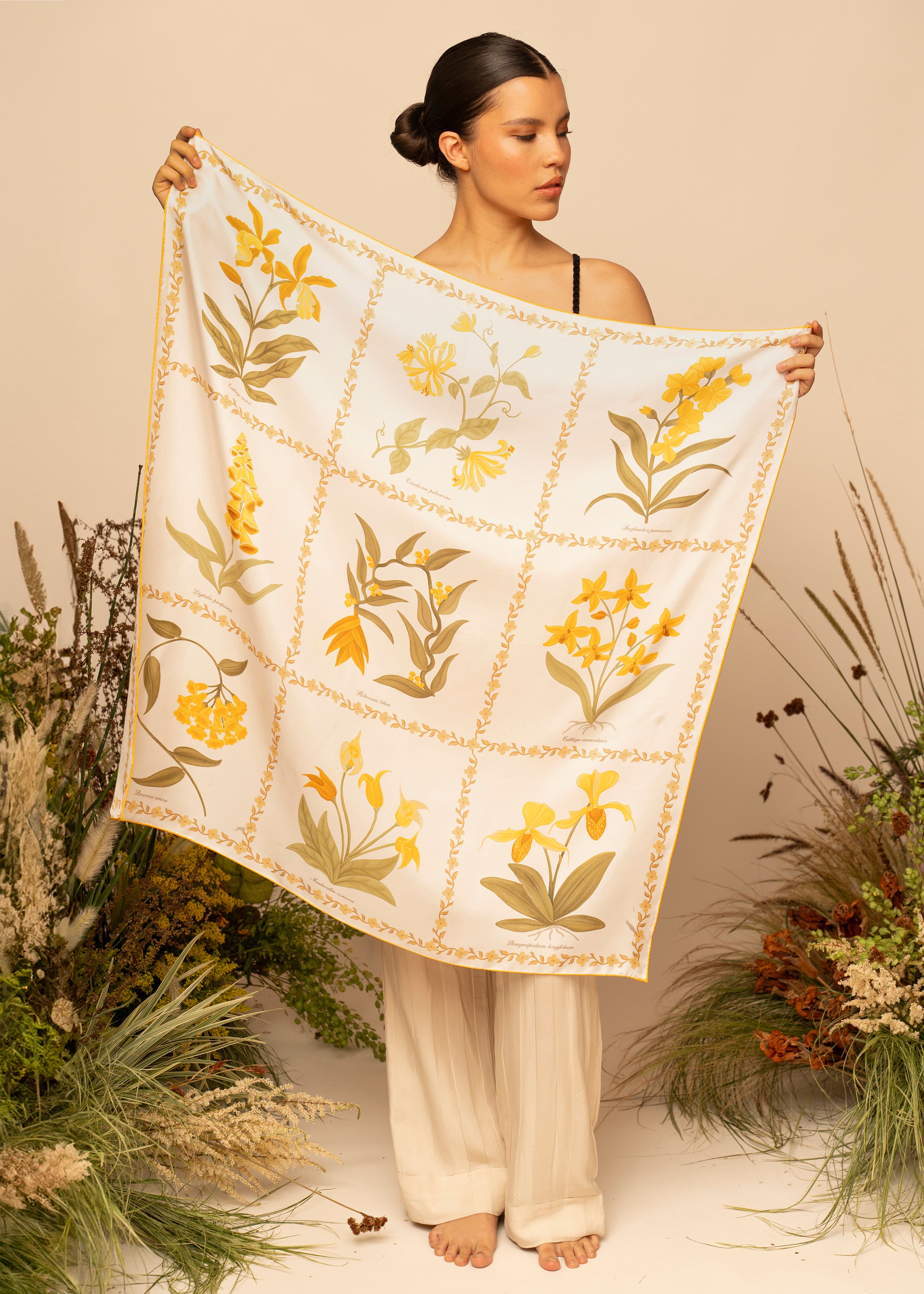 Pañoleta Silvestre Amarilla 90x90 – Aramacao shop